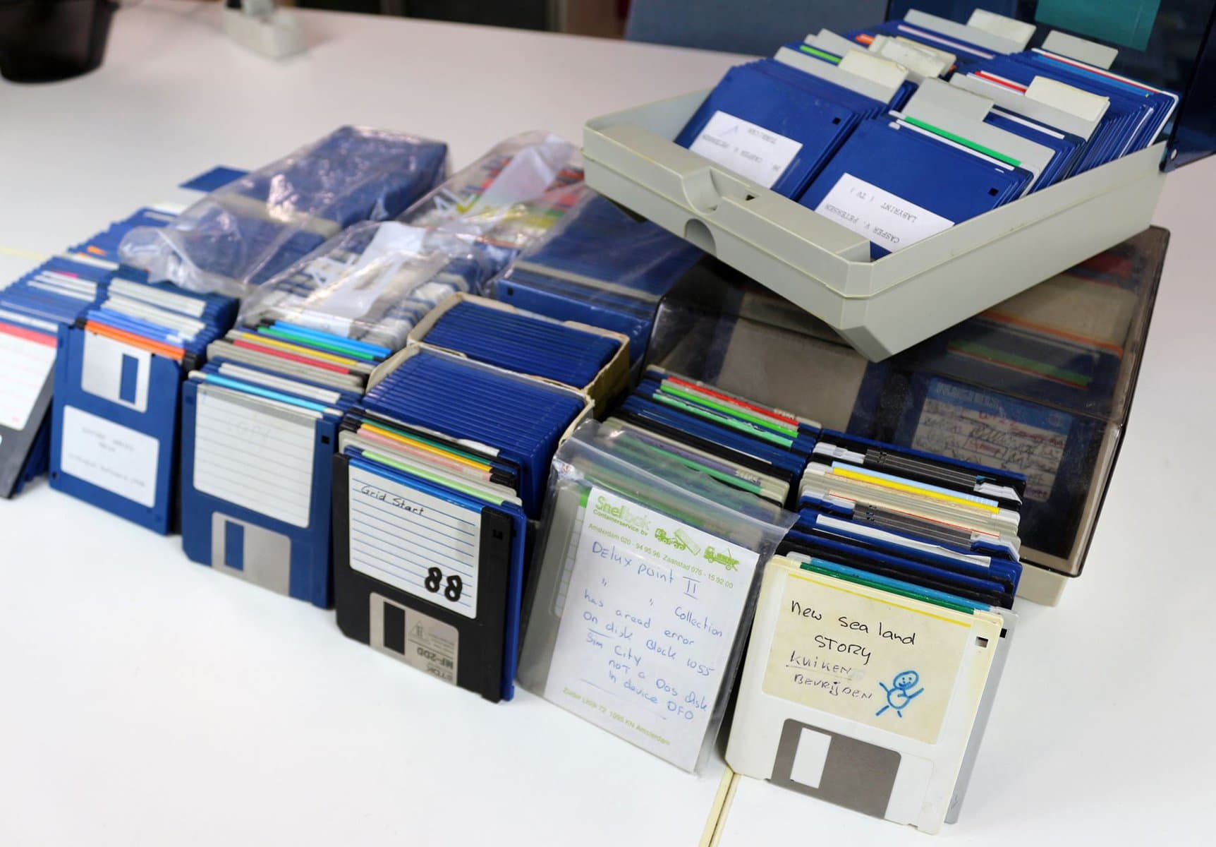 Ca. 450 Amiga disketter inkl. 2 bokse - WTS Retro - Køb her