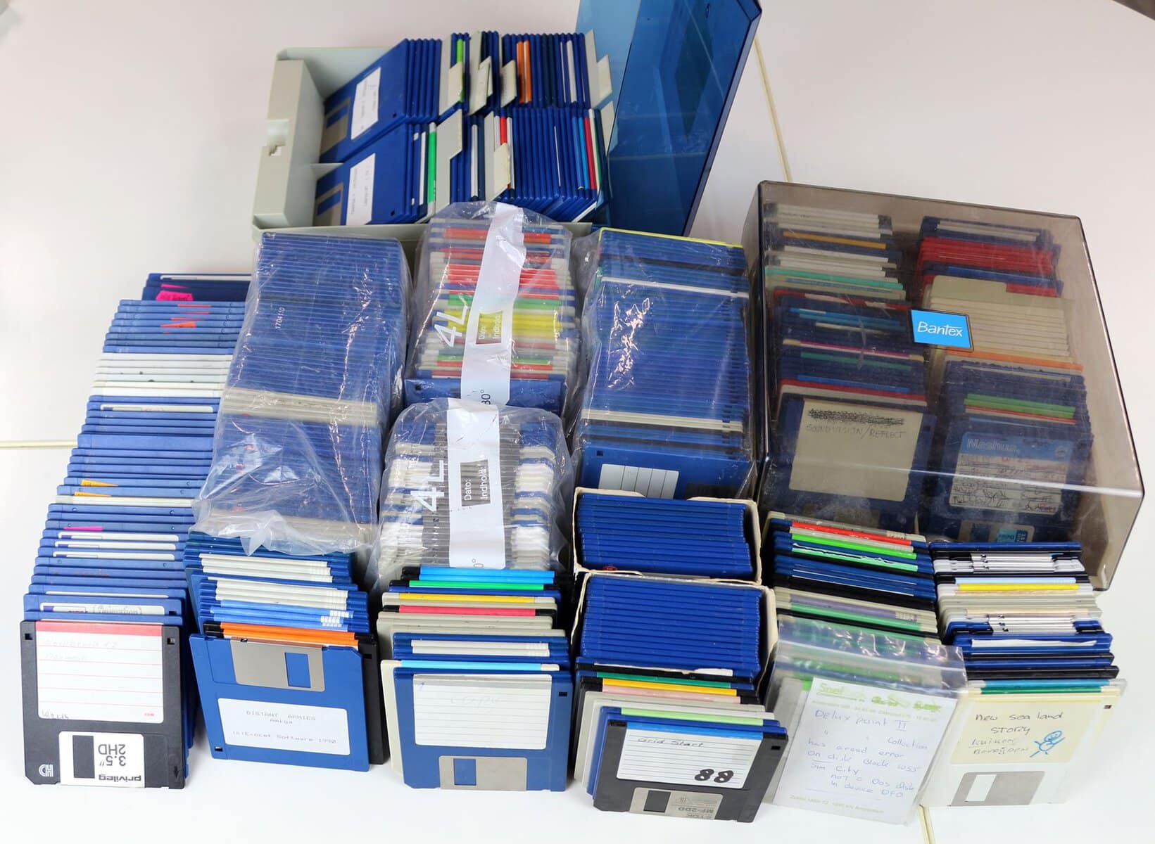 Ca. 450 Amiga disketter inkl. 2 bokse - WTS Retro - Køb her