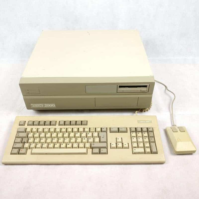 Amiga 2000 m. mus og tastatur
