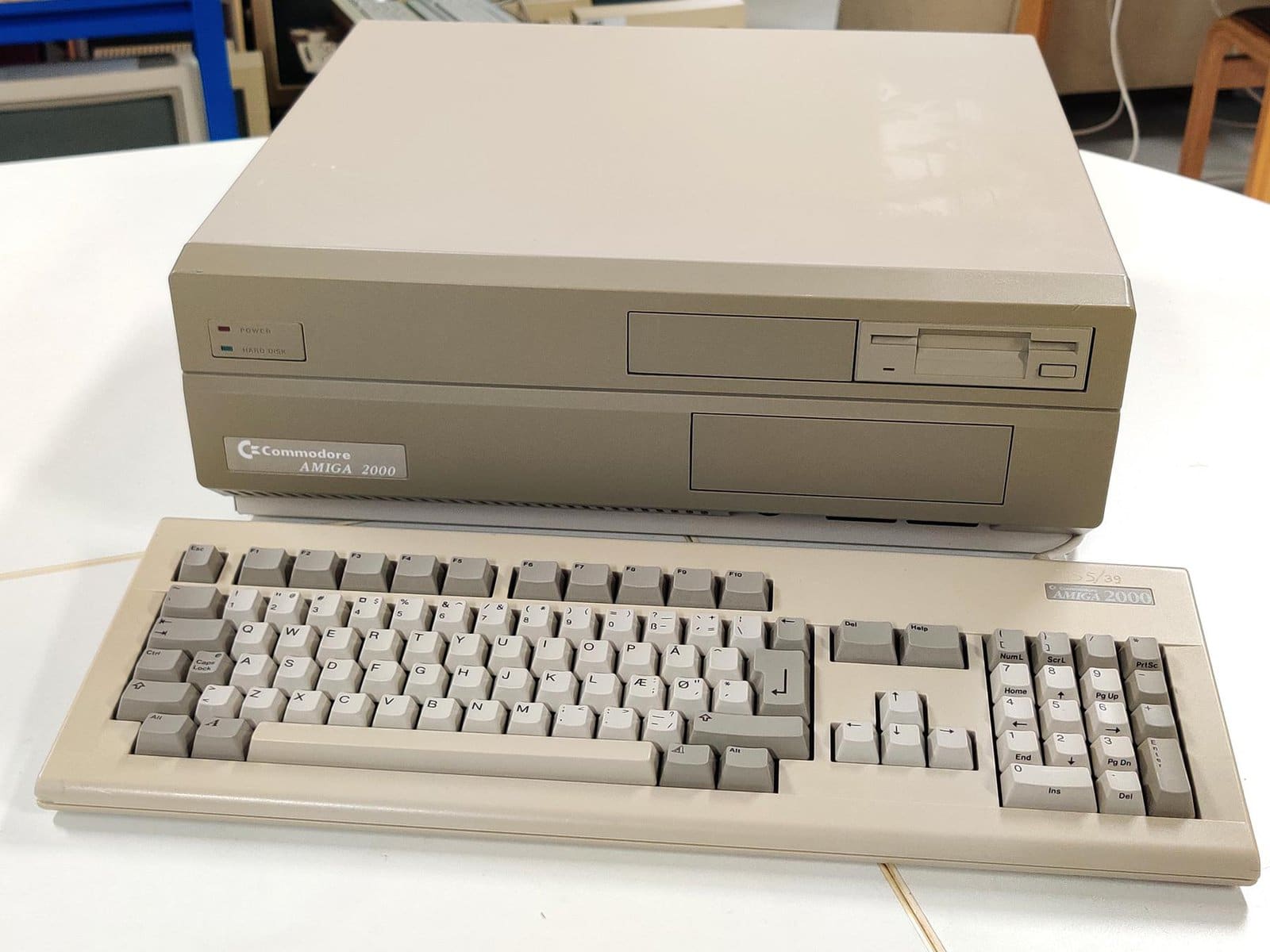 Amiga 2000 m. mus og dansk tastatur - WTS Retro