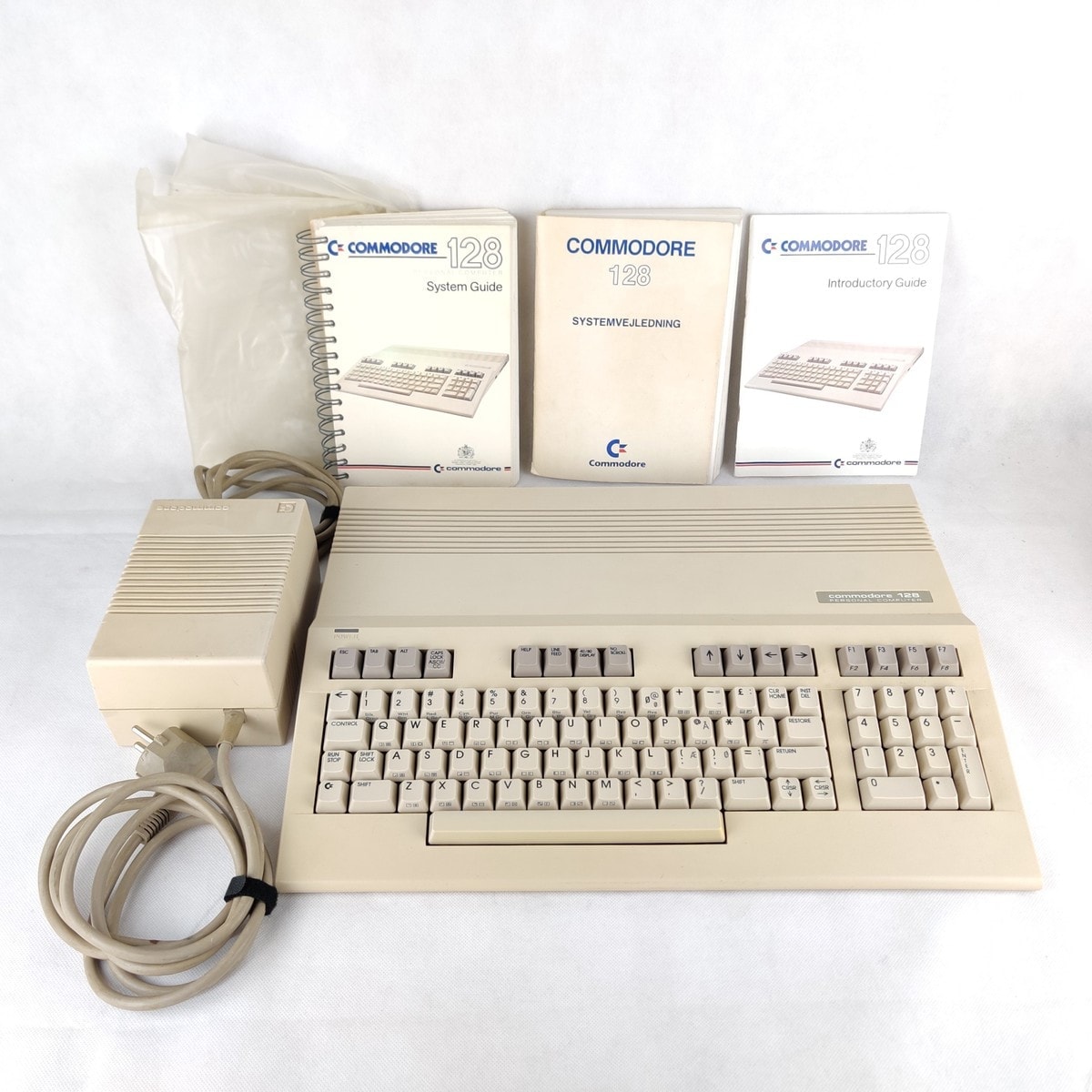 Commodore 128 m. strømforsyning og manualer - WTS Retro