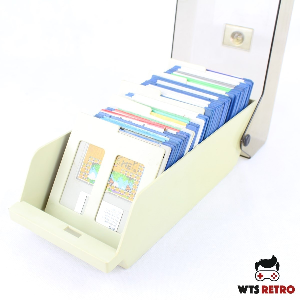 Lille disketteboks med Amiga Floppy Disk. Blandet disketter.