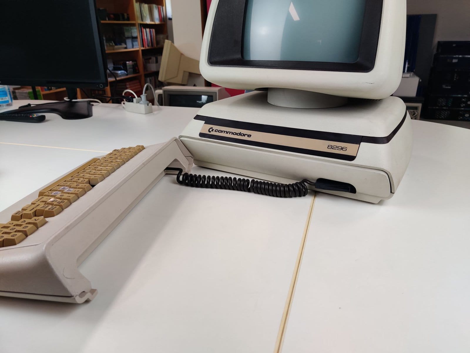 Commodore PET 8296 (Mangler en tast) - WTS Retro