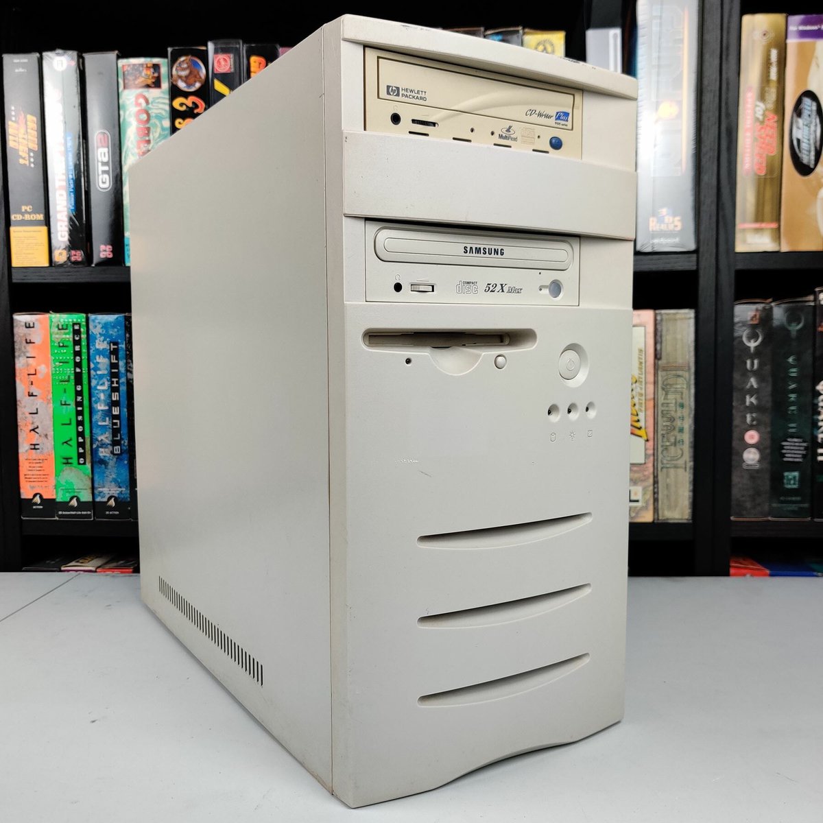 Alcotini Celeron PC (Intel Pentium 3 733MHz, 128MB Ram, 20GB HDD, Win98)
