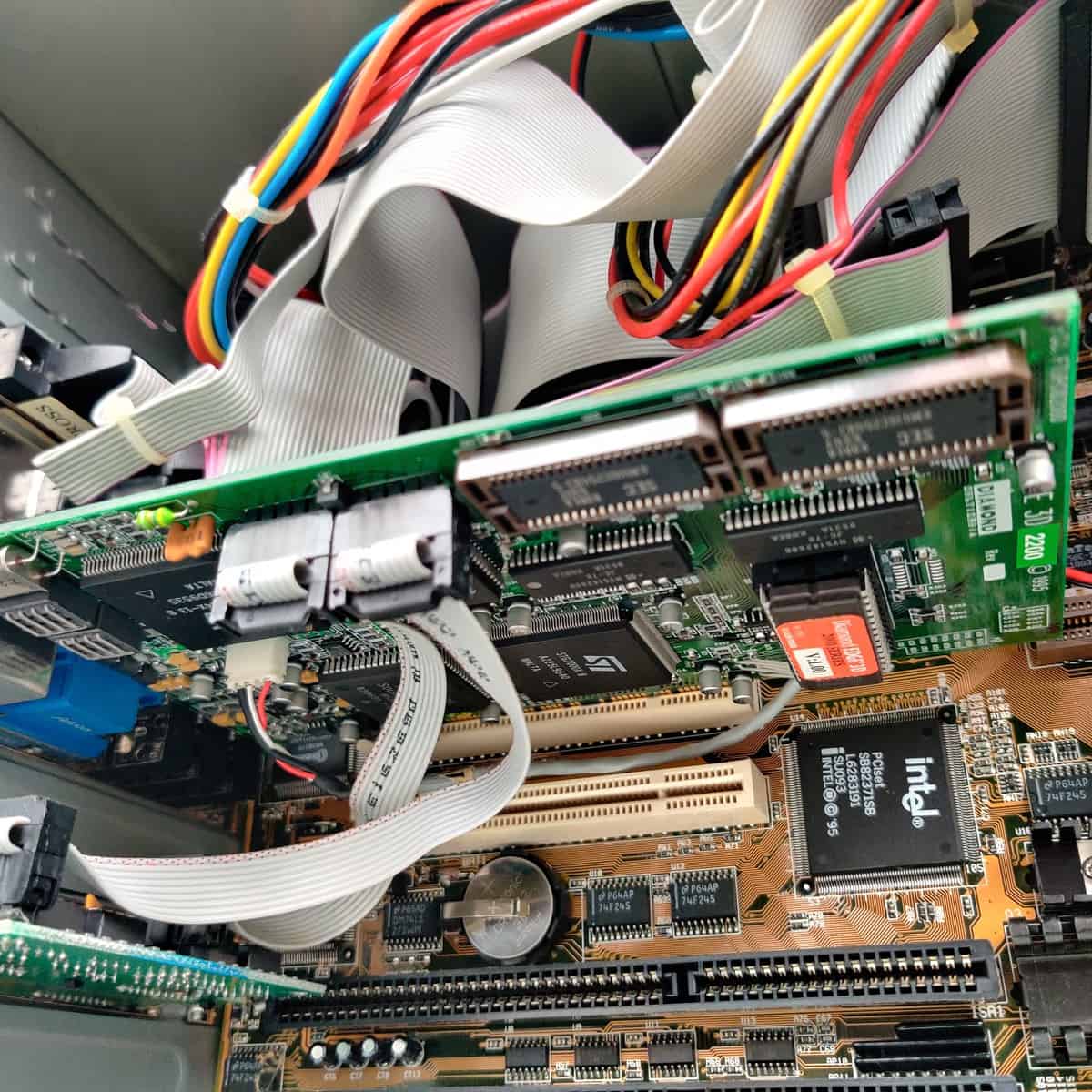 Commodore MiniTower P133i PC (Intel Pentium 133MHz, Diamond Edge 3D ...